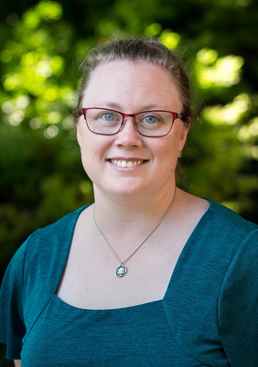 Alumna returns to teach physics - News and Events Alumna returns to teach physics - News and Events